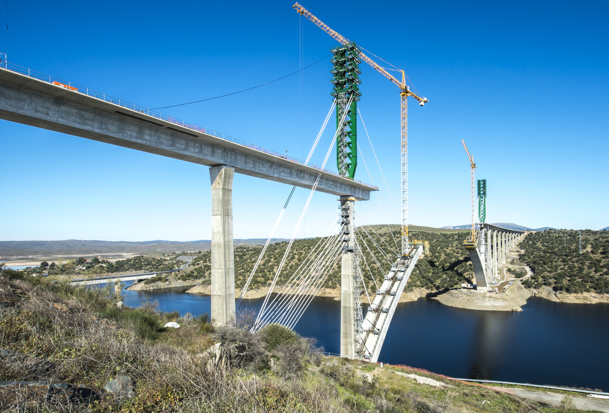 CFCSL Viaducto sobre el embalse de Alcántara CFCSL Viaducto sobre el embalse de Alcántara